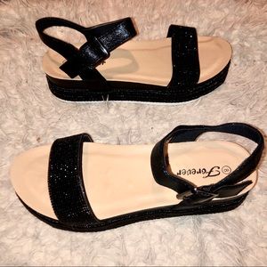 Forever 21 | Shoes | Forever Thick Sandals With Black Band Around ...